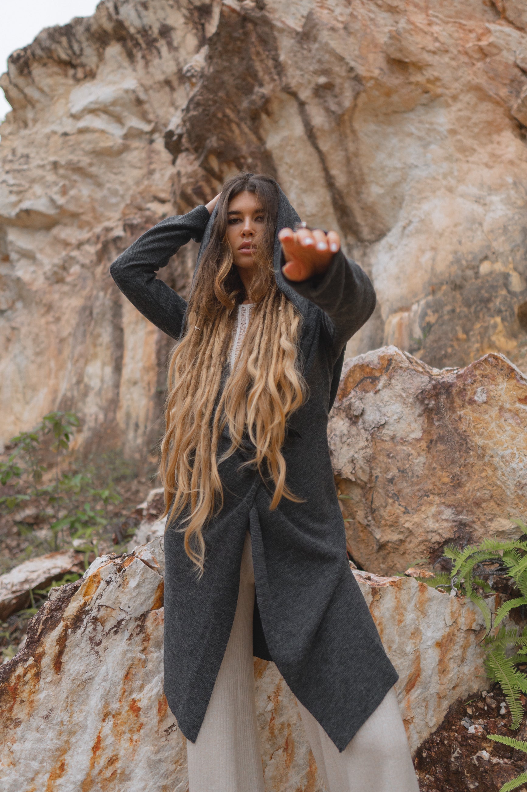 Hooded Cardigan Lalima Charcoal – Thaluta
