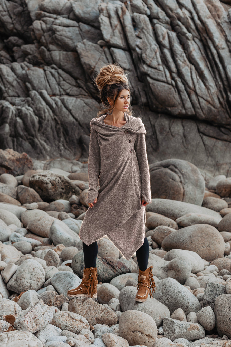 Hooded Sweater Amita Beige – Thaluta
